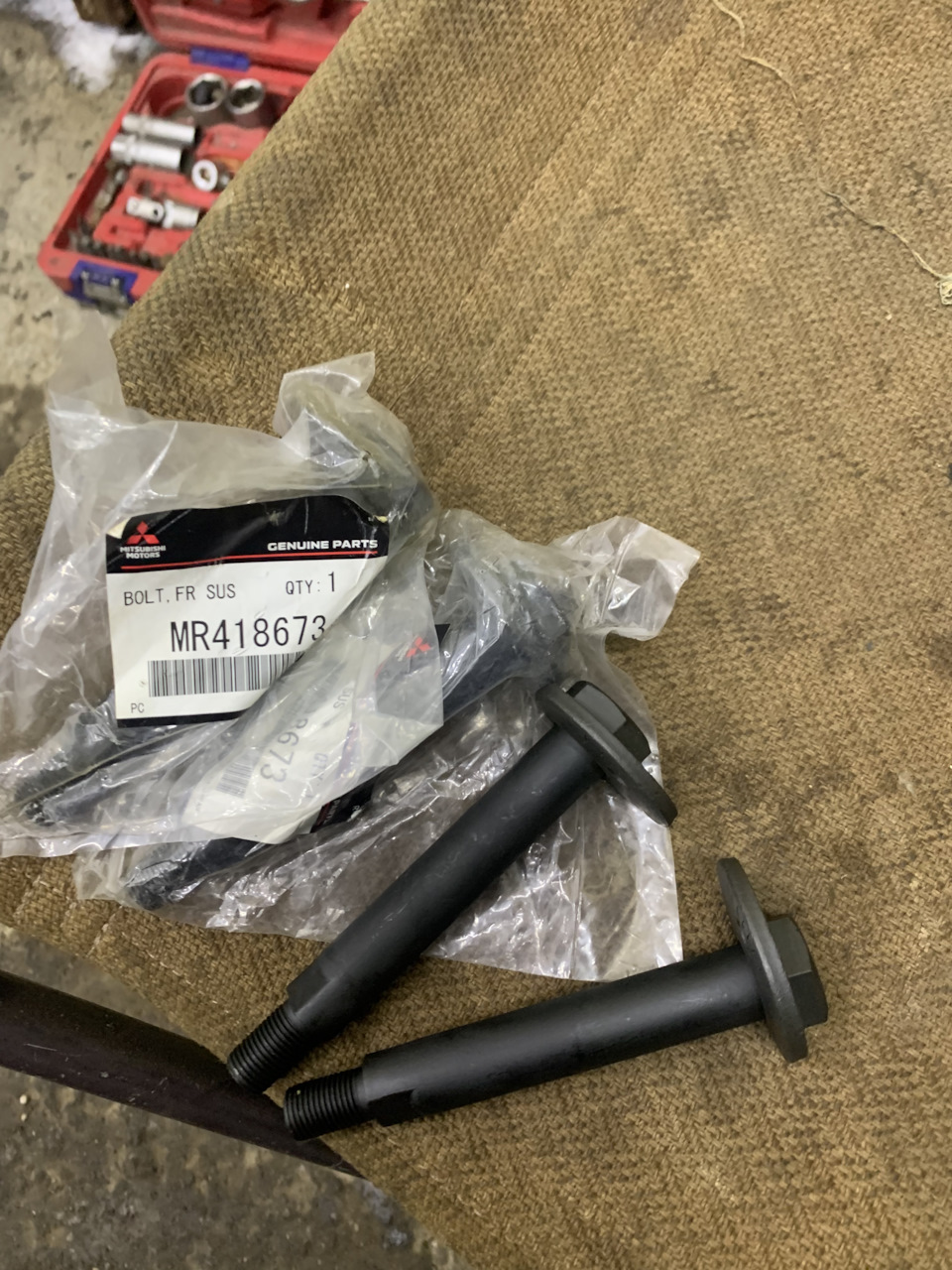MR418673 болт развальный mitsubishi pajero/montero (00-06) Mitsubishi ...