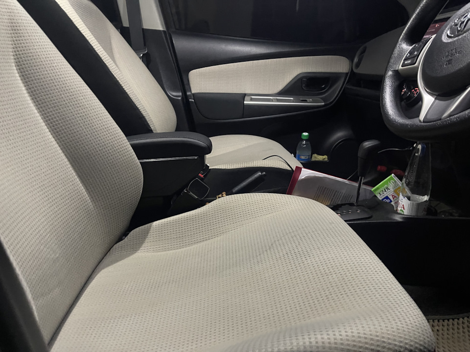 Подлокотник приобрел — Toyota Vitz (130), 1 л, 2015 года | аксессуары ...