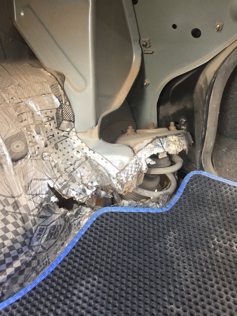 Задние стойки — Nissan Primera (P11), 2 л, 1997 года | запчасти | DRIVE2