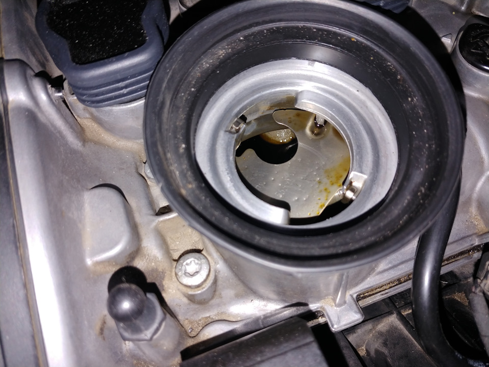 Замена обратного клапана 06H103156 в поддоне — Volkswagen Passat B6, 1 ...