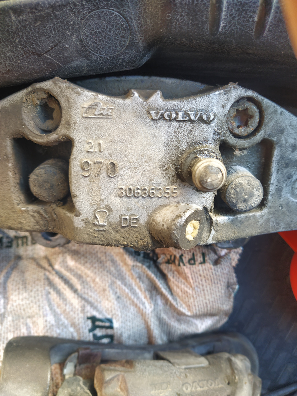 30636355 Передний правый суппорт 16 XC90 Volvo | Запчасти на DRIVE2
