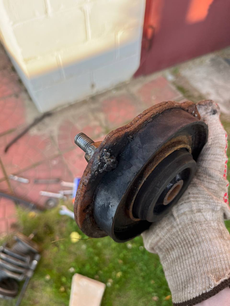 Замена задних стоек амортизаторов и опорного подшипника Шевроле Эпика ...