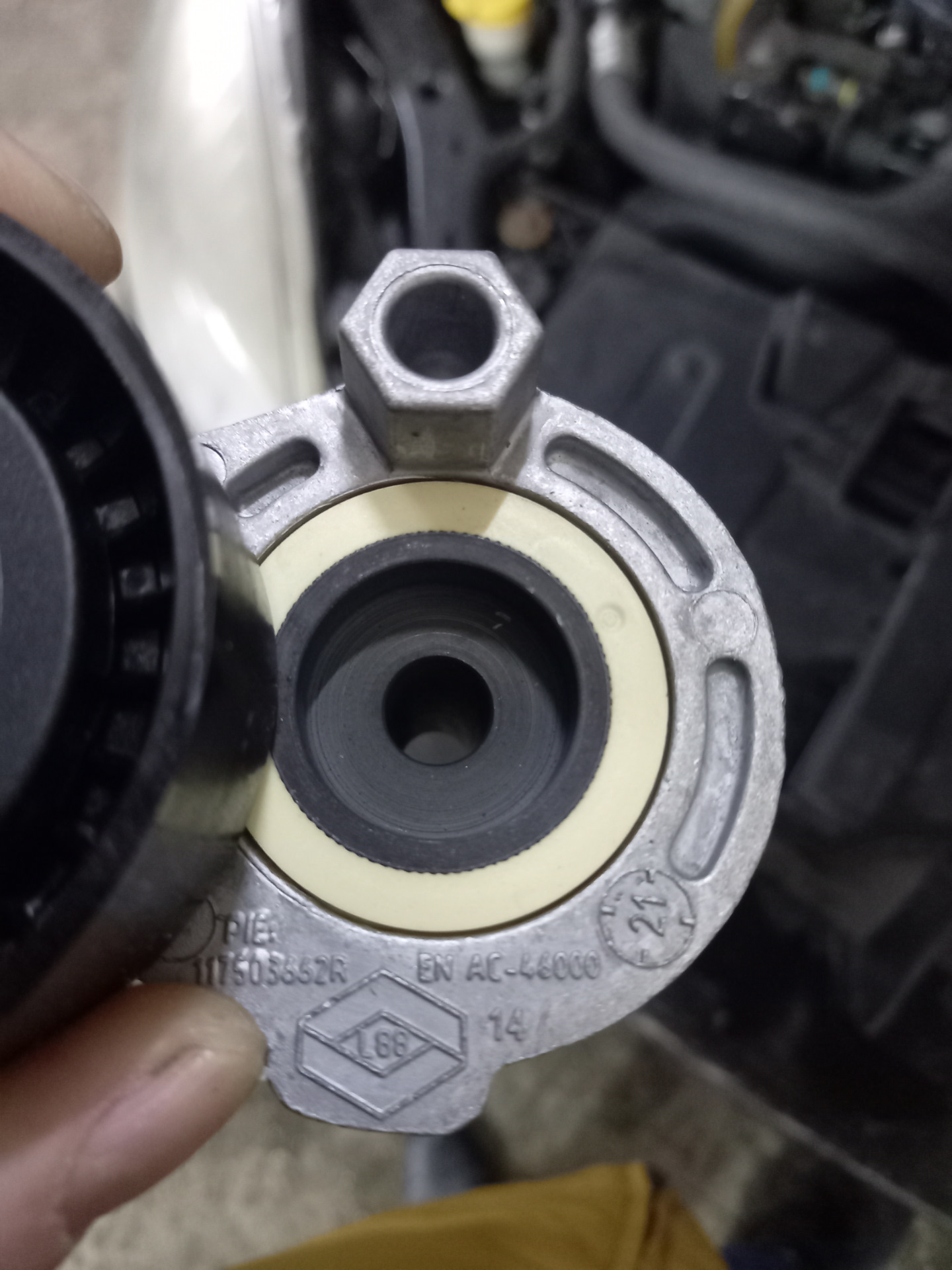 Замена ГРМ, поликлинового ремня и помпы — Renault Megane III, 1,5 л ...