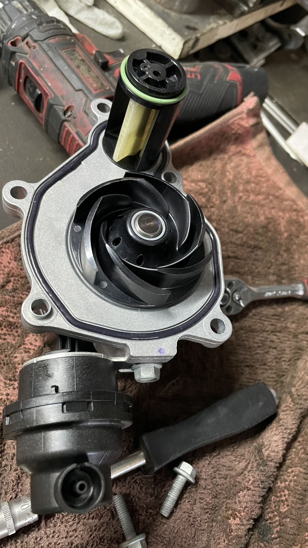 B48B20 330e Помпа ! или как сломать себе руки и взорвать Мозг! — BMW 3 ...