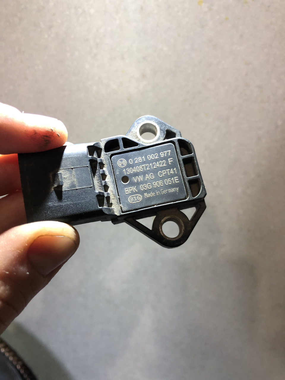 03G906051E Датчик давления воздуха во впускном коллекторе / AUDI, SEAT ...