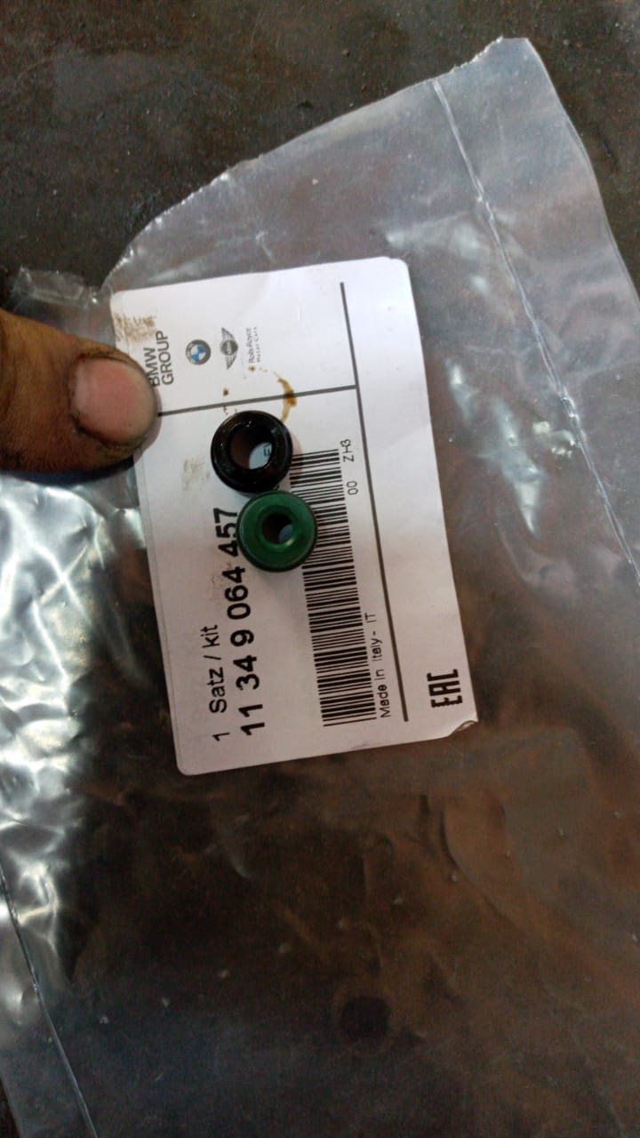 (94) Замена маслоотраж.колпачков BMW Group — BMW X5 (E53), 3 л, 2004 ...