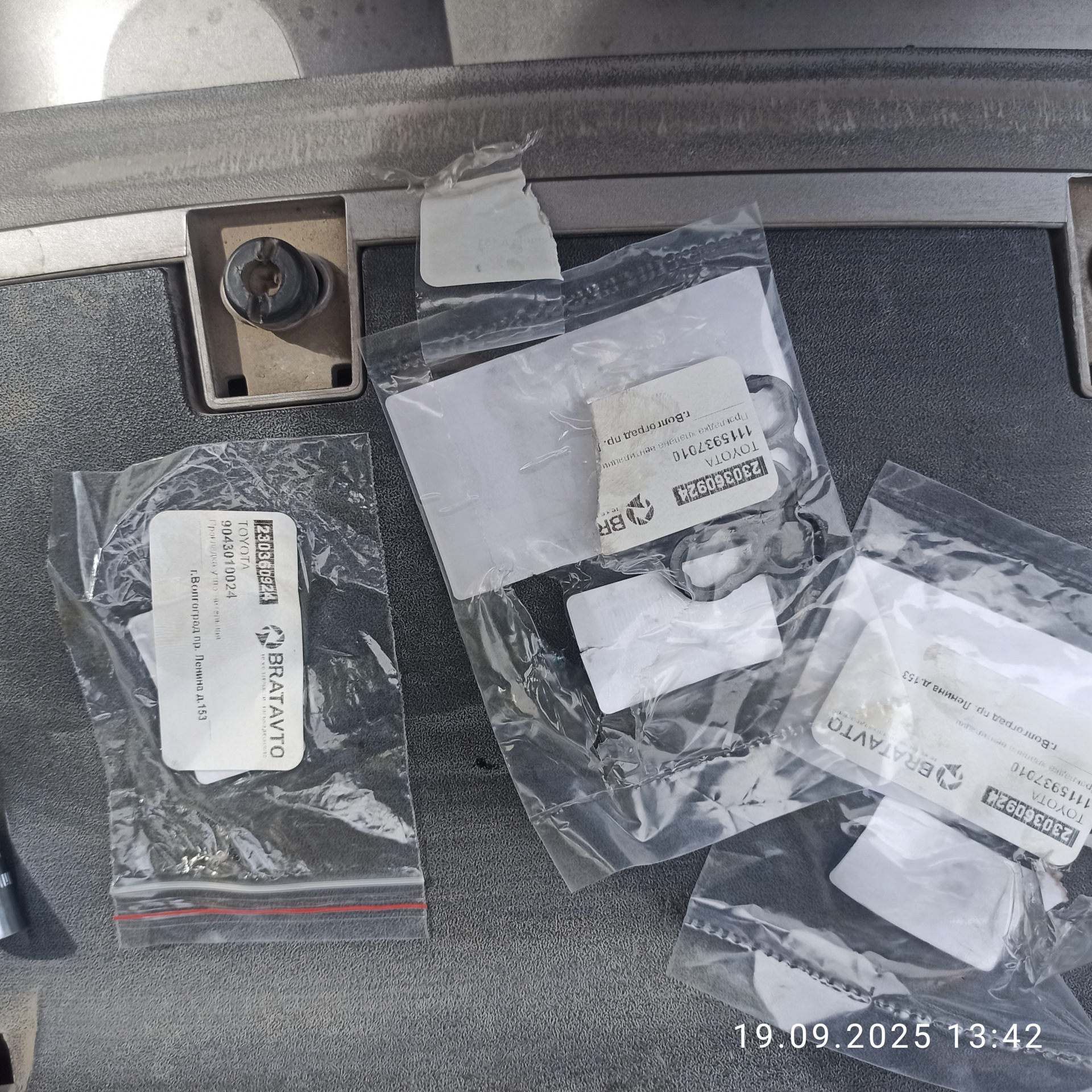 Замена прокладки клапанной крышки — Toyota RAV4 (III), 2,2 л, 2010 года ...