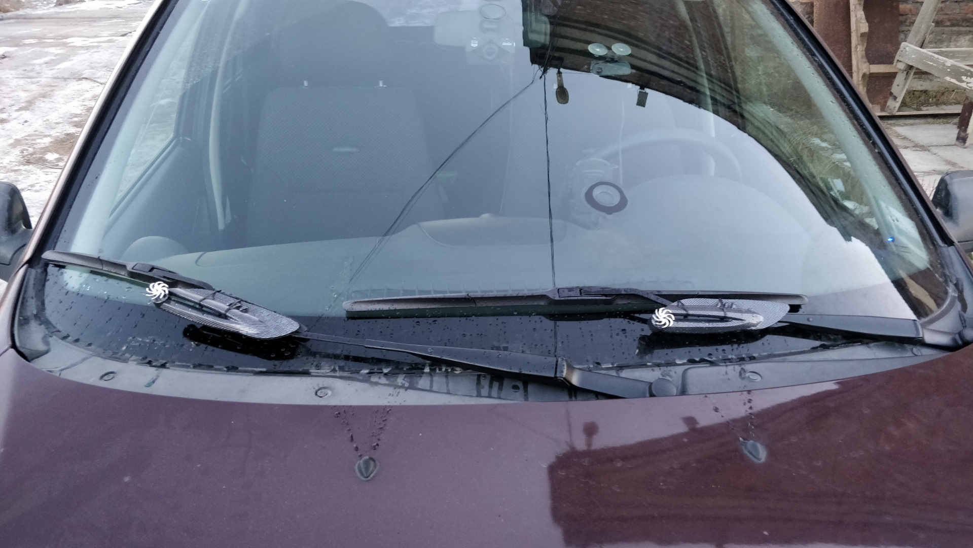 Спойлеры с диодами на дворники, карбон. — Lada Калина 2 хэтчбек, 1,6 л ...