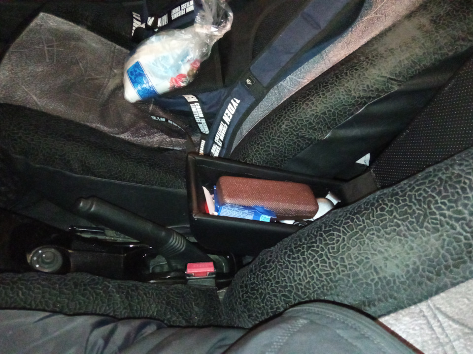 Подлокотник и чехол на руль — Renault Duster (1G), 2 л, 2013 года ...