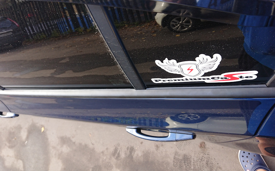 Замена уплотнителей стекол задних дверей. — Chevrolet Cruze (1G), 1,8 л ...