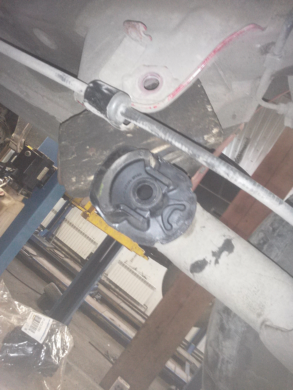 Замена балочных сайлентблоков — Toyota Corolla Fielder (E120), 1,5 л ...