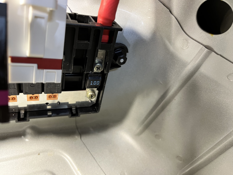 Саб в багажник. Установка — BMW 1 series (F20), 1,5 л, 2018 года ...