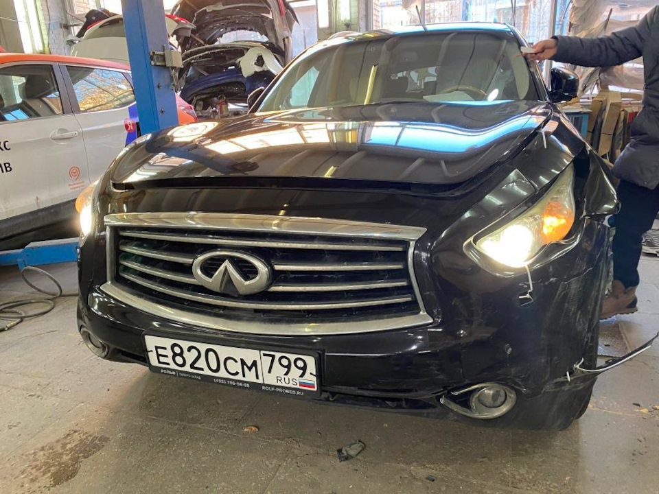 Парковки в ТЦ тоже опасны! — Infiniti FX (2G), 3,7 л, 2013 года | ДТП ...