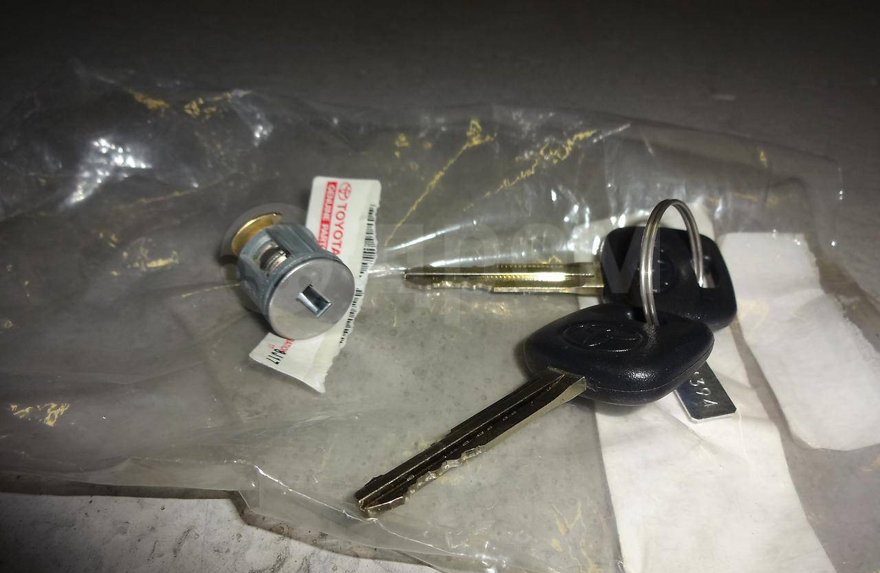 Замена батарейки в штатном ключе — Toyota RAV4 (IV), 2 л, 2013 года ...