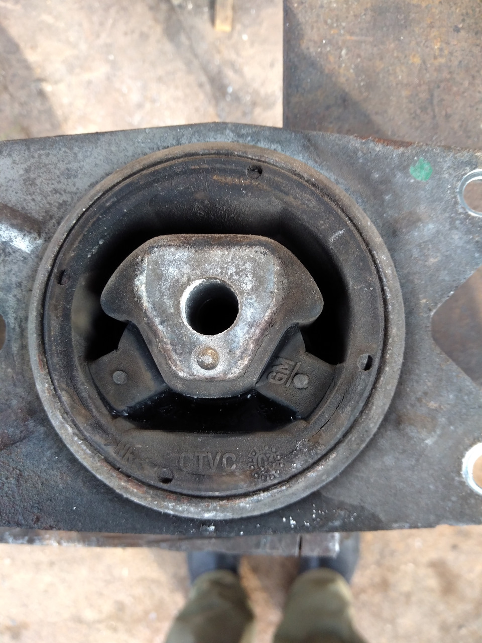 Поменял подушки двигателя — Opel Zafira A, 1,6 л, 2003 года | своими ...