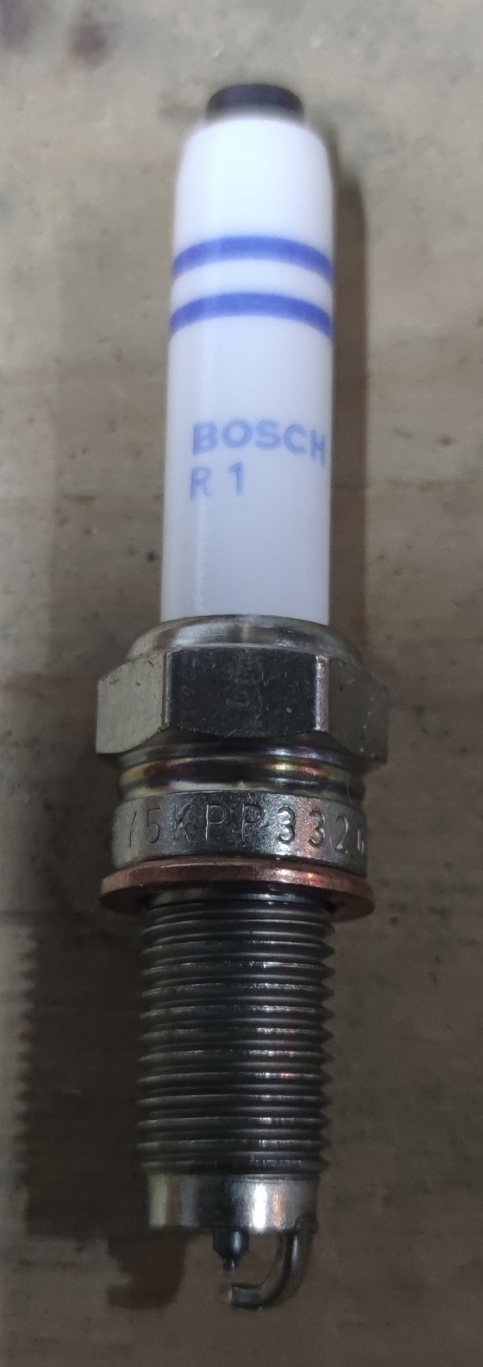 0241145523 СВЕЧА ЗАЖИГАНИЯ Y5KPP332 (0.7), 1ШТ BOSCH | Запчасти на DRIVE2