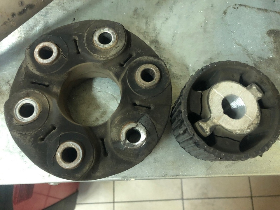 Замена эластичной муфты и заднего сайлентблока редуктора — BMW 5 series ...