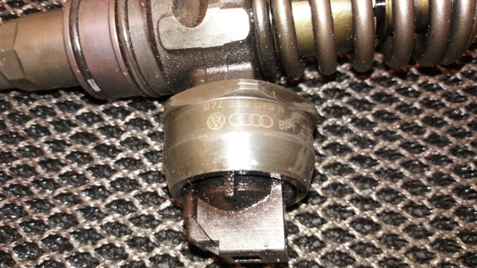 Насос-форсунка 07z130073N 2.5TDI, 5.0TDI 0414720309 Touareg, VW ...