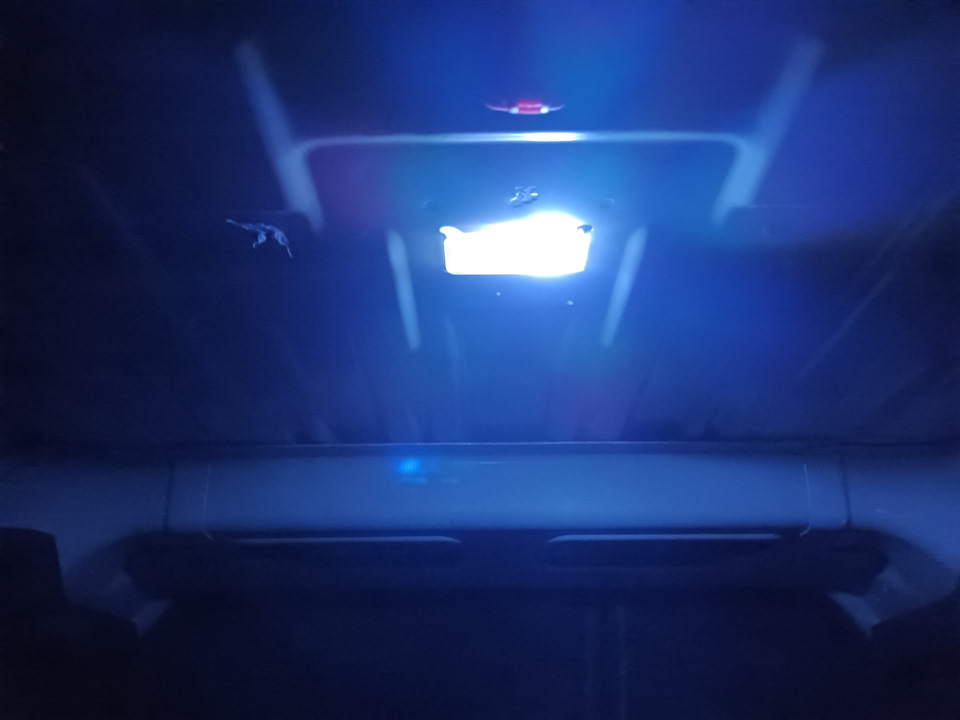 Замена лампочки подсветки багажника — Peugeot 408, 1,6 л, 2013 года ...