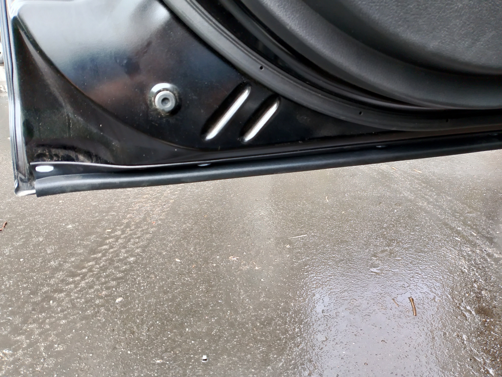 Замена нижнего уплотнителя водительской двери — Mitsubishi Outlander ...