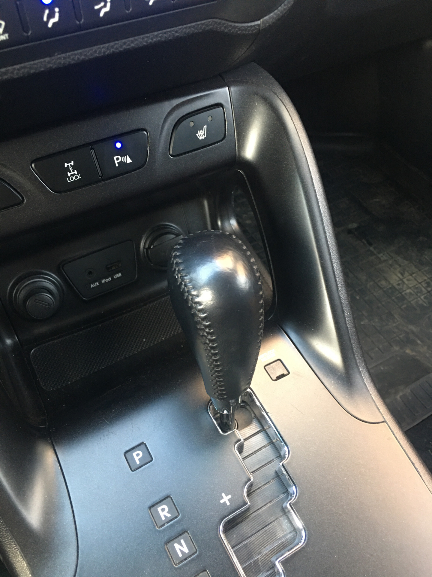 Ручка акпп — Hyundai ix35, 2 л, 2014 года | аксессуары | DRIVE2