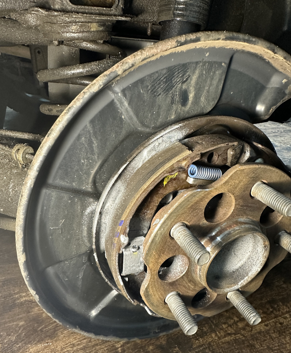 Обслуживание тормозной системы Ч.1 — Toyota Prius Plus, 1,8 л, 2014 ...