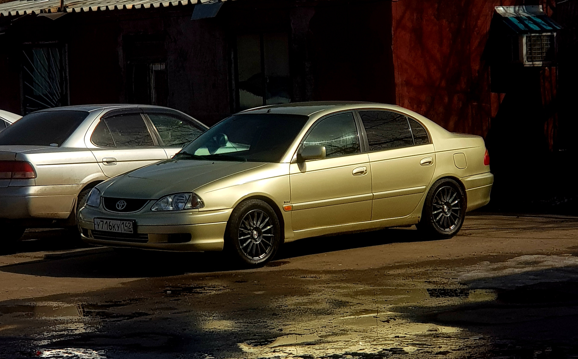 Занижение — Toyota Avensis I, 1,6 л, 2002 года | тюнинг | DRIVE2