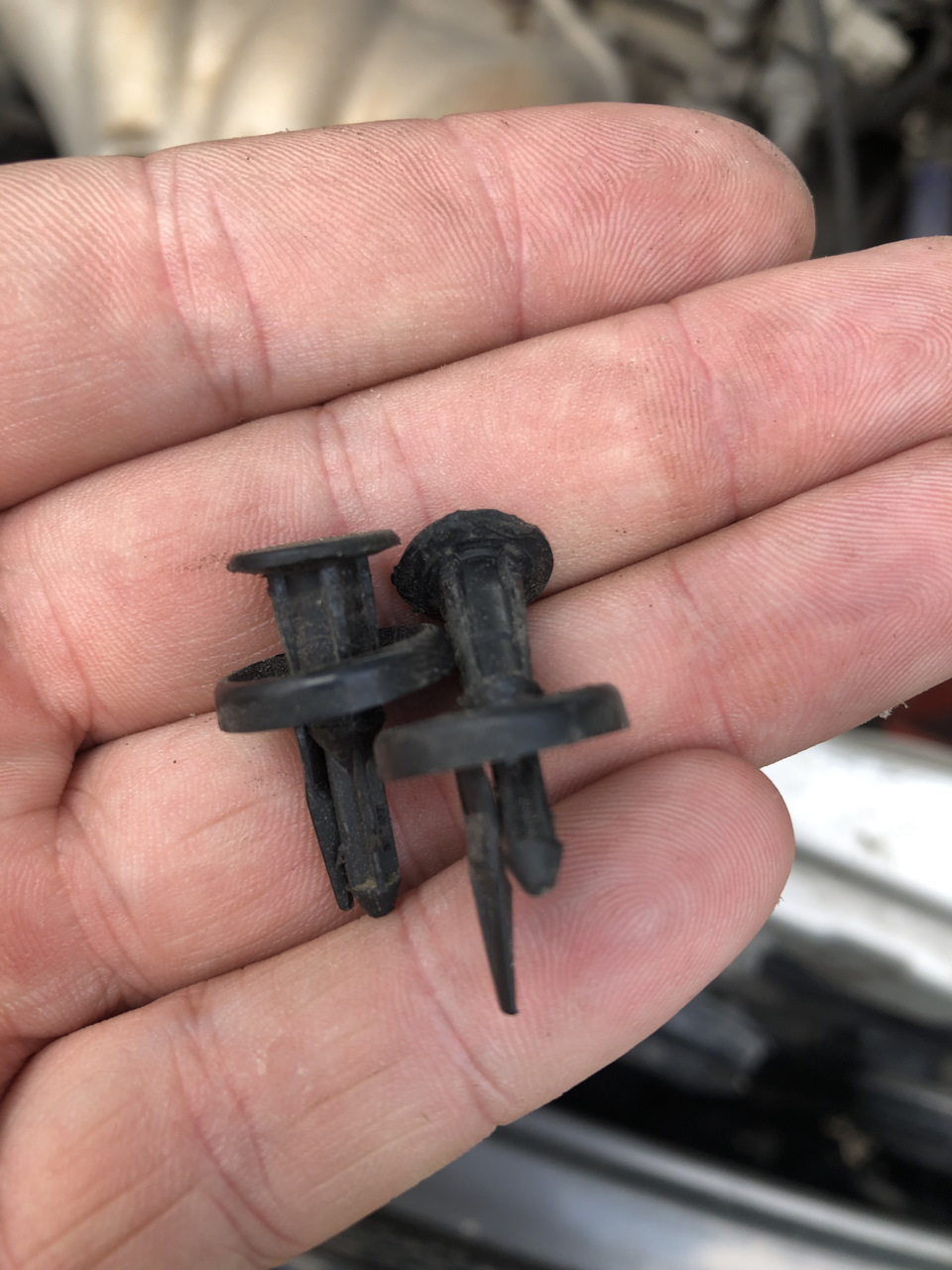 #8 «Передние колодки, клипсы жабо, лампочка туманки!» — Toyota Voxy (1G ...