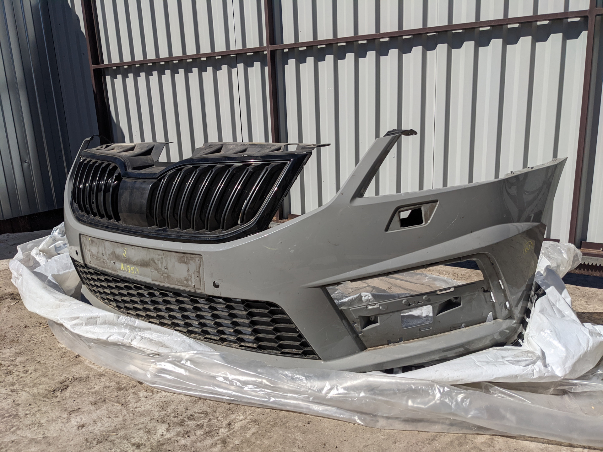 Установка переднего бампера RS — Skoda Octavia A7 Mk3, 1,8 л, 2017 года ...