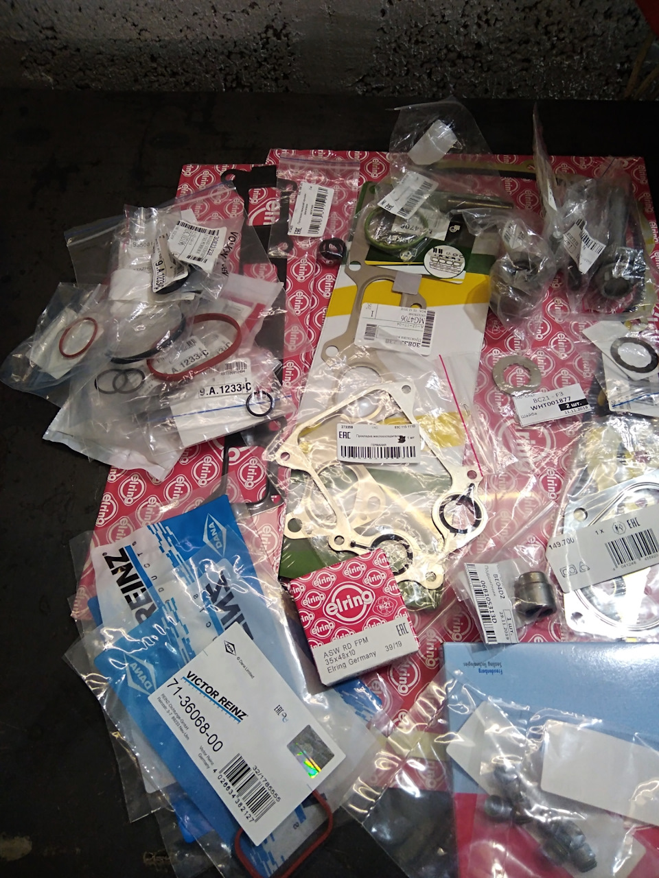 713606800 Прокладка, корпус впускного коллектора VICTOR REINZ ...