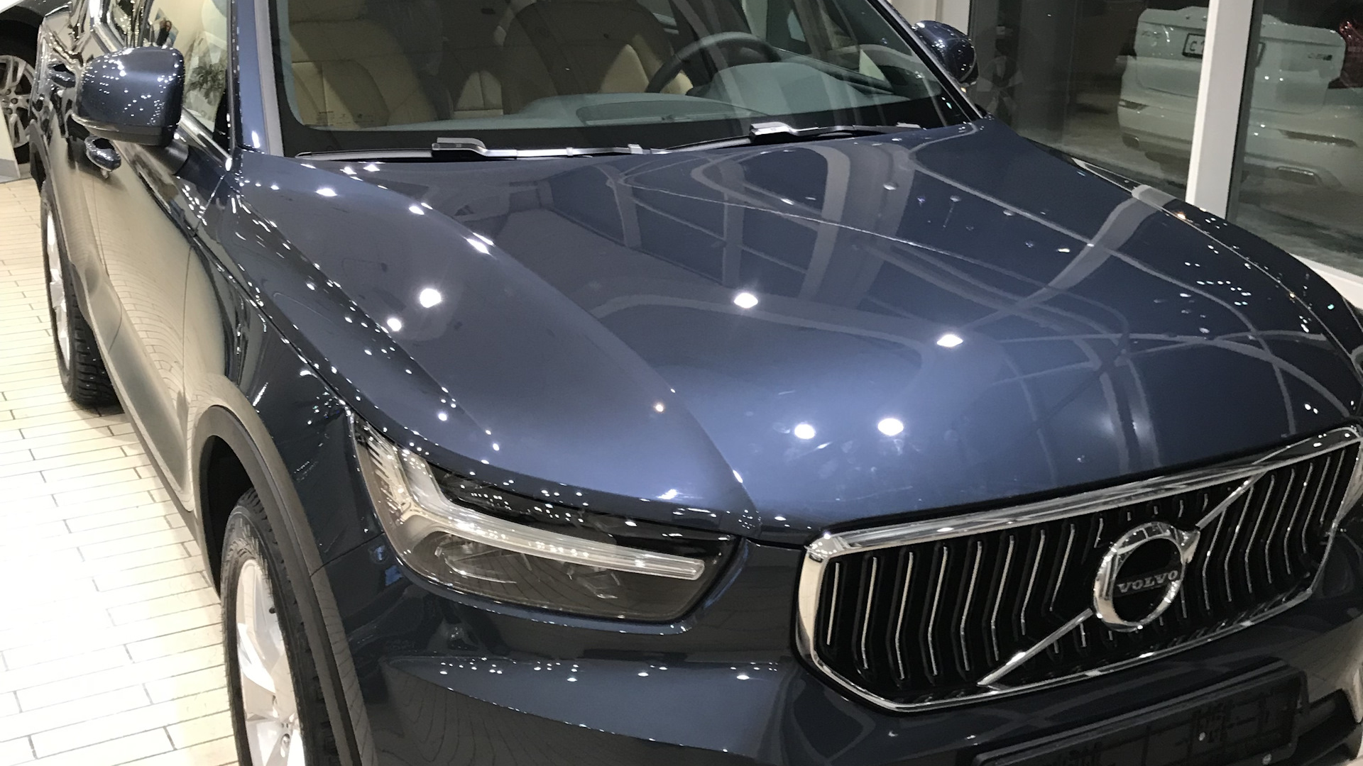 Volvo XC40 2.0 бензиновый 2018 | DENIM BLUE на DRIVE2