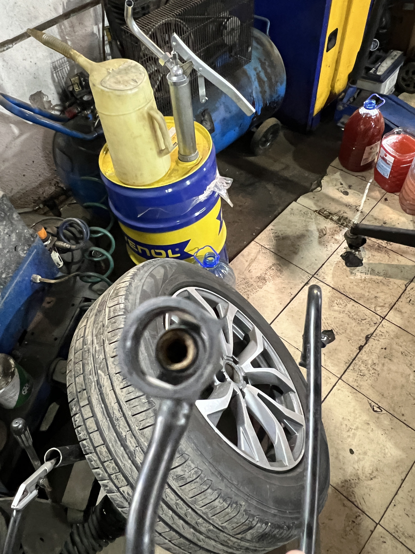 Замена основного радиатора и антифриза — Audi Q5 (1G), 2 л, 2013 года ...