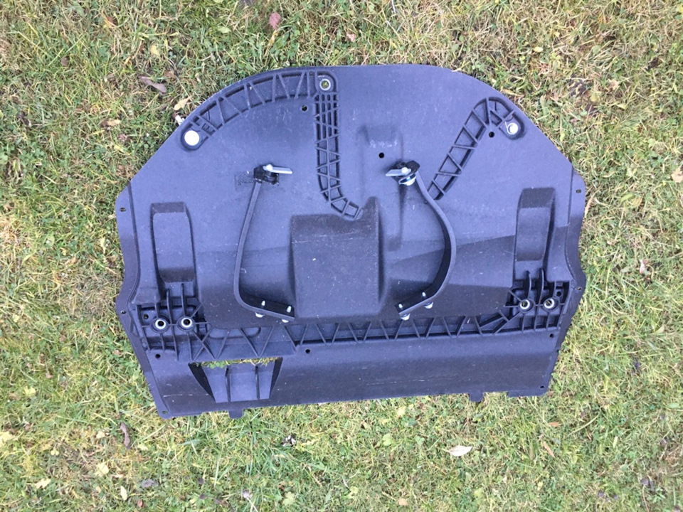 Установка оригинальной композитной защиты картера (6С0825901A) — Skoda ...