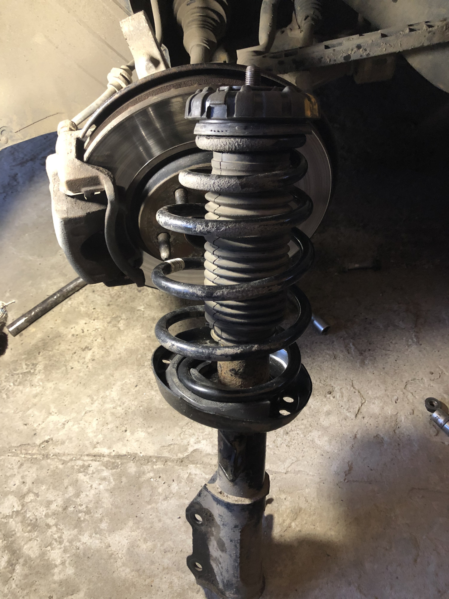 Замена опорных подшипников на рестайлинговые. — Opel Insignia (1G), 2 л ...