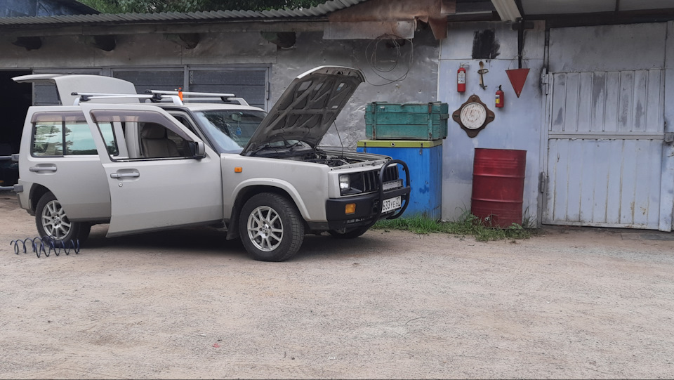 Покраска и установка новой морды jeep — Nissan Rasheen, 2 л, 1999 года ...