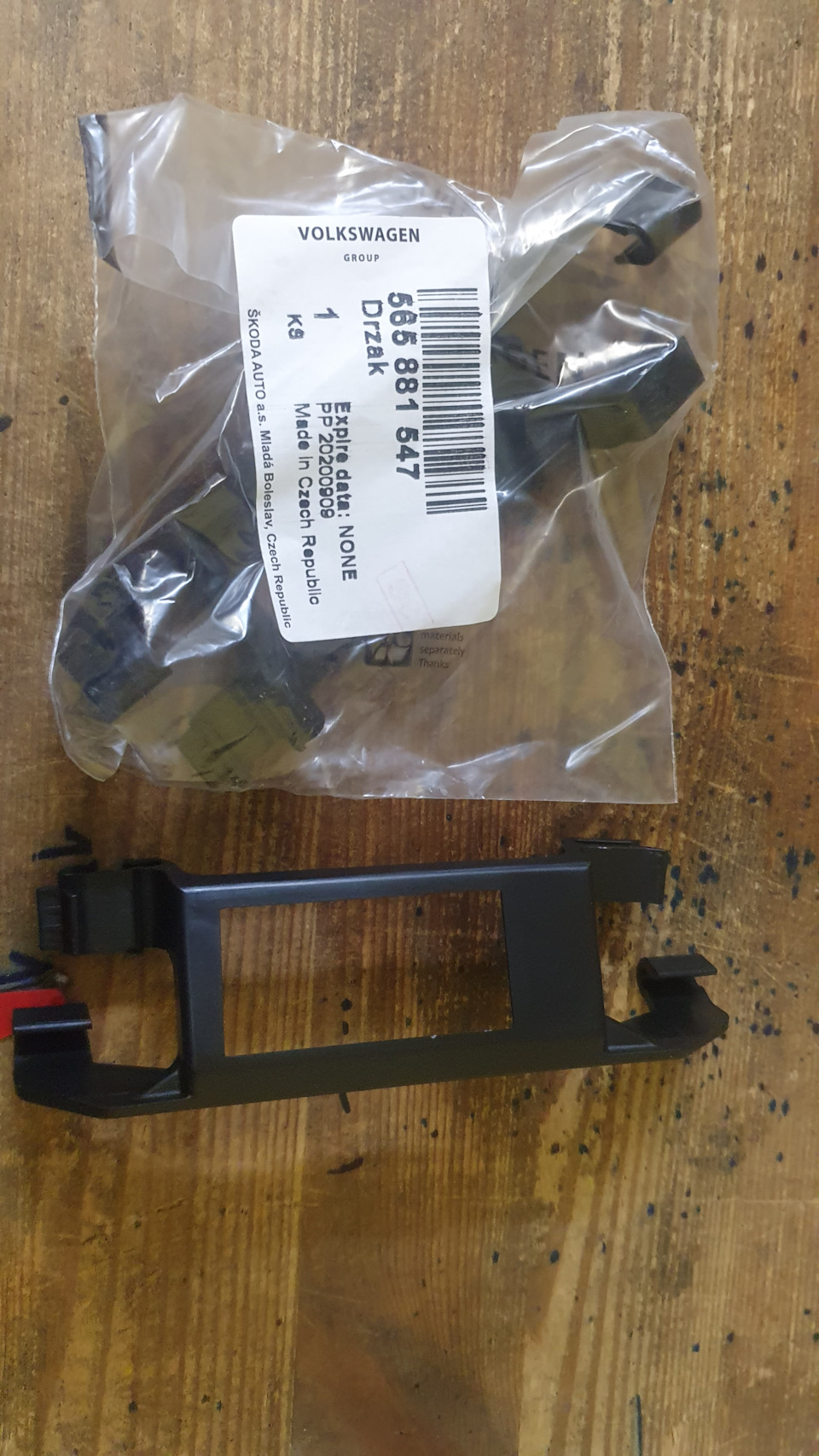 565881547 Кронштейн крепления плафонов VAG | Запчасти на DRIVE2