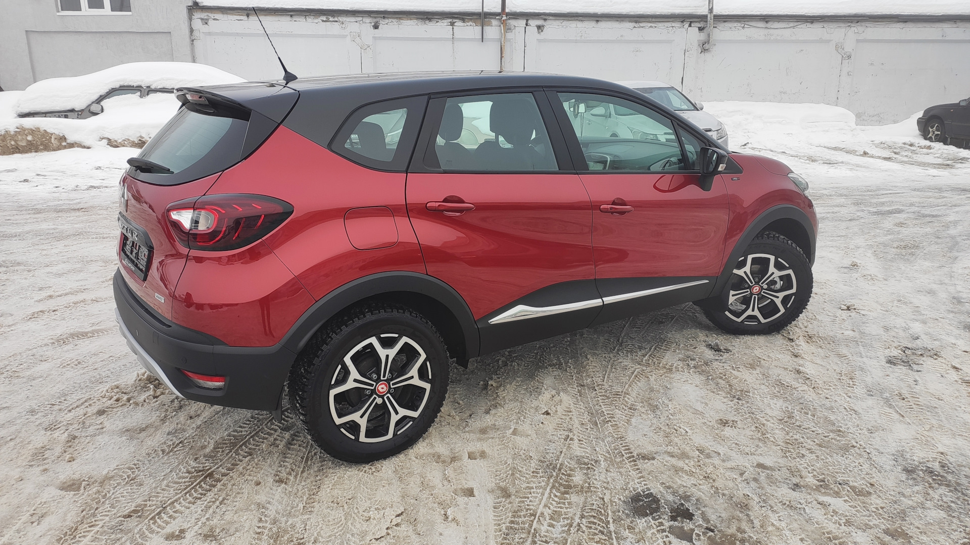 Renault Kaptur (2016) 2.0 бензиновый 2019 | 2.0. 4WD. ручка, Play на DRIVE2