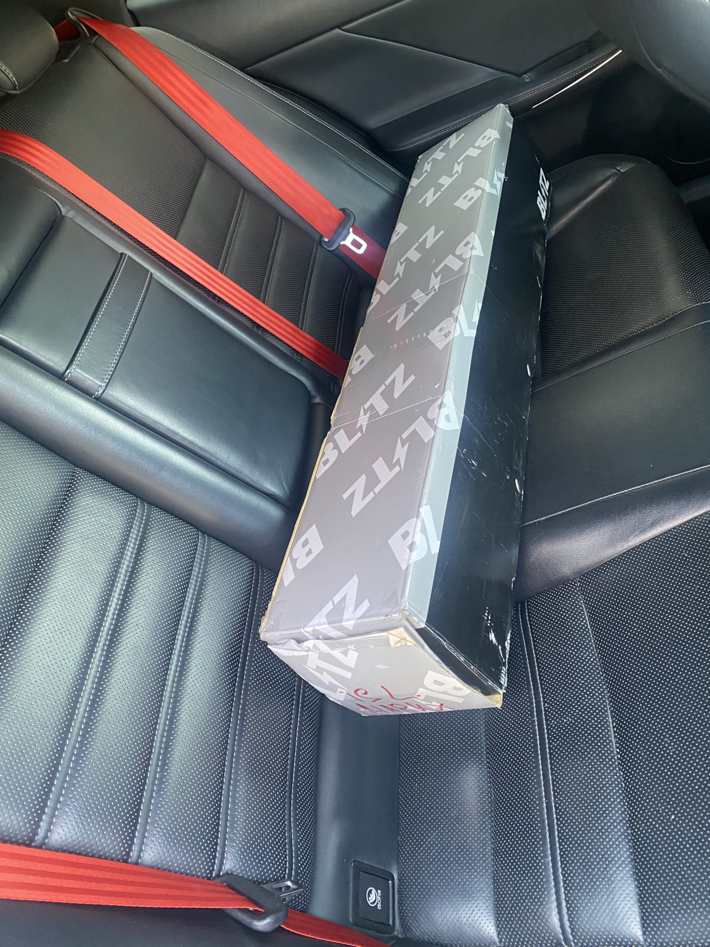 #20 впуск F sport и распорка Blitz — Lexus IS III, 2,5 л, 2013 года ...