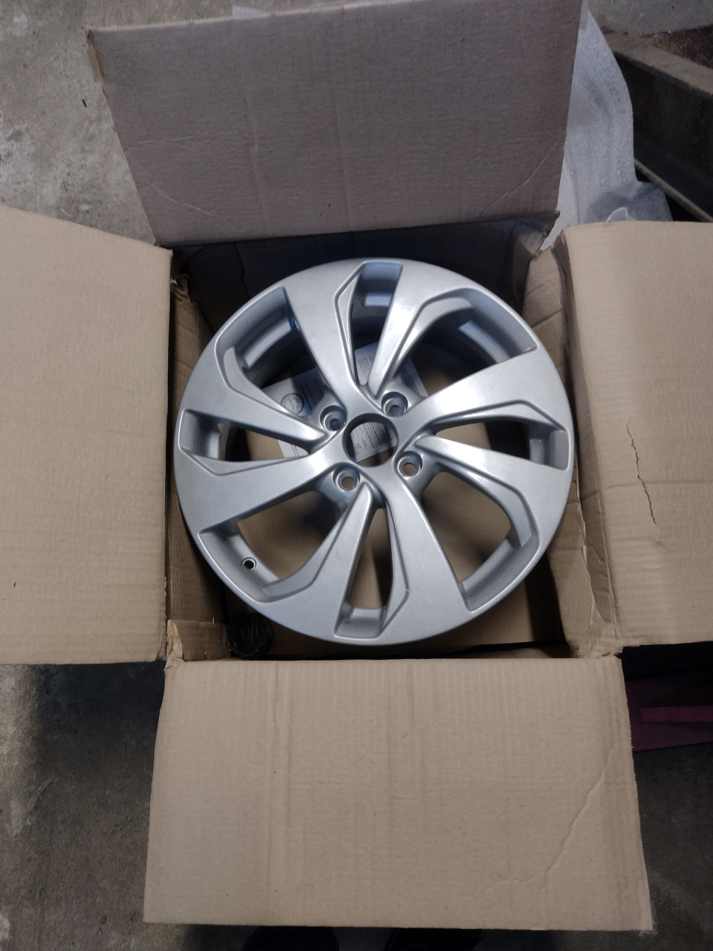 Муки выбора — окончание. Диски RST R-006. Поперечины Erkul Skybar V-2. — Lada Vesta SW (1G), 1,6 ...