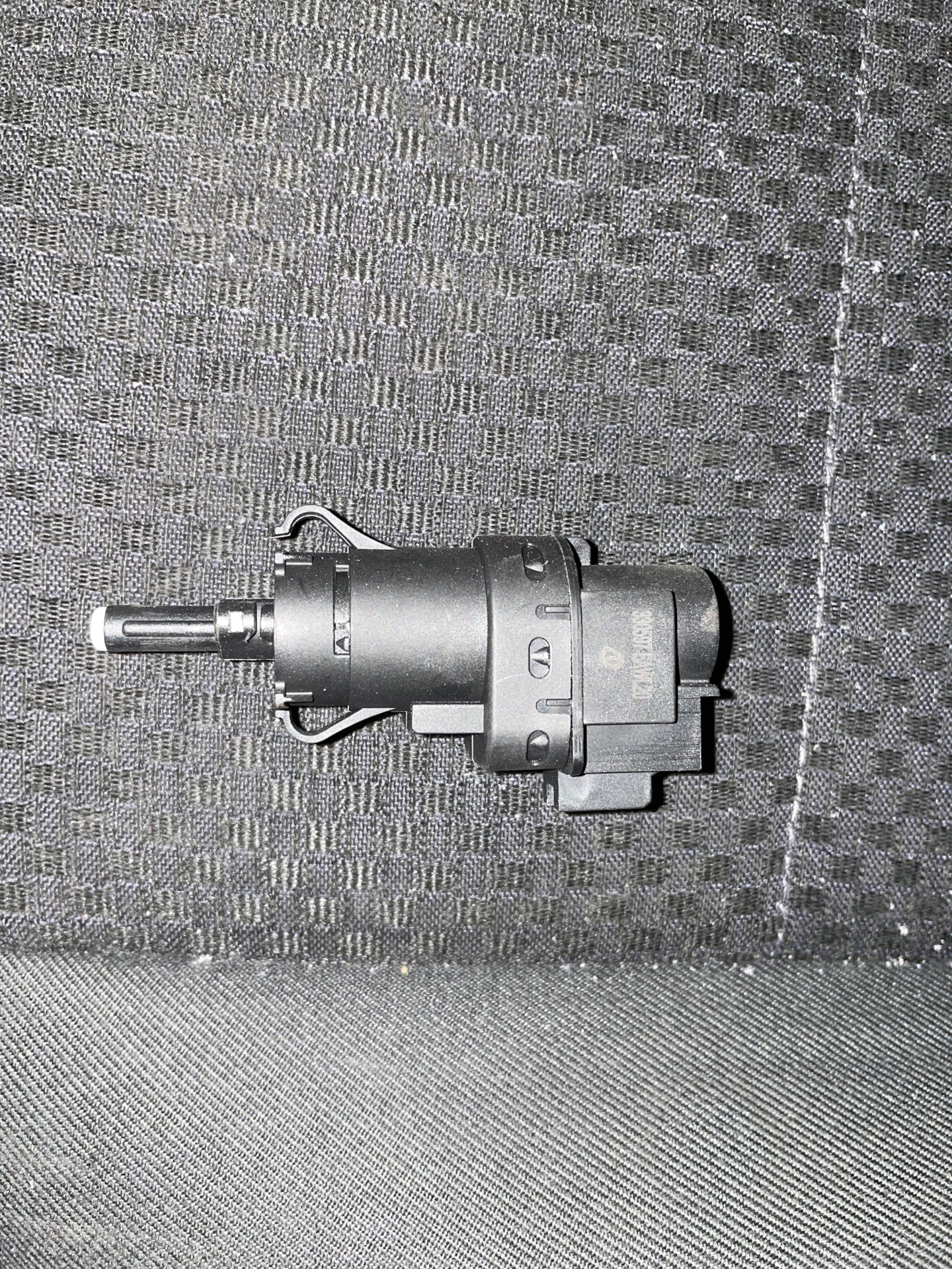 11. Замена выключателя стоп-сигнала 🛠 — Ford C-Max I, 2 л, 2008 года ...