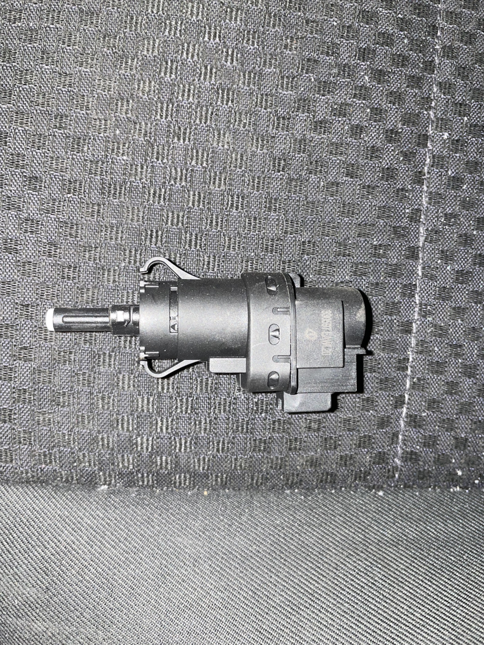 11. Замена выключателя стоп-сигнала 🛠 — Ford C-Max I, 2 л, 2008 года ...