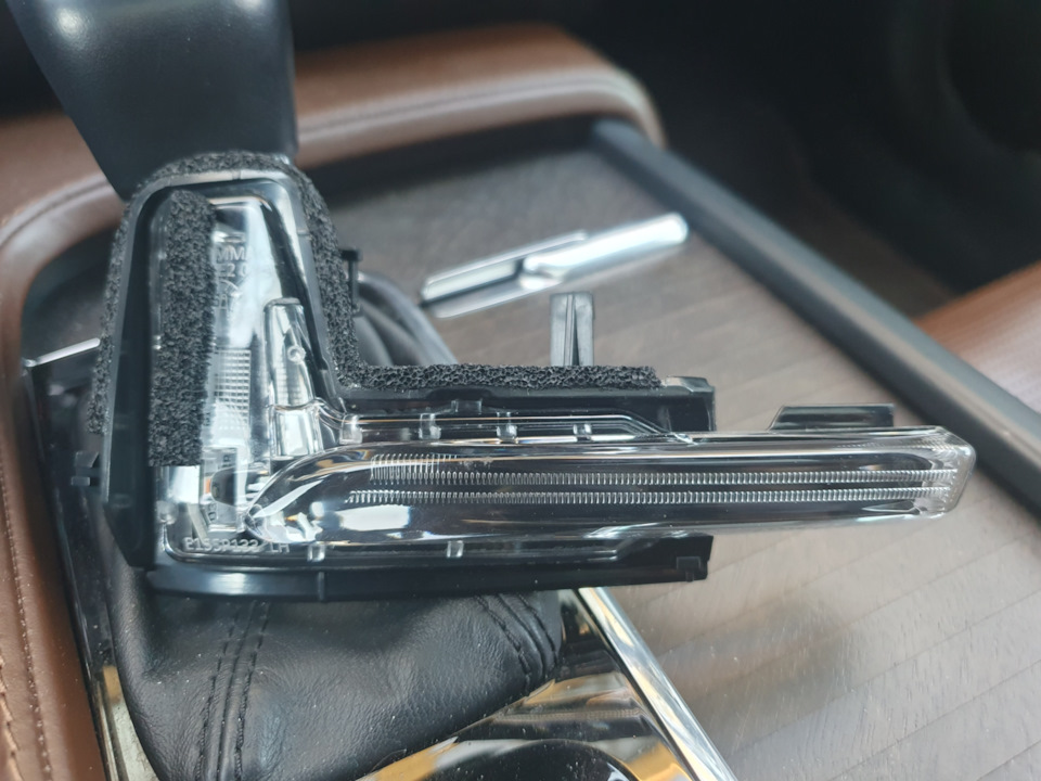 Поворотник в зеркале. — Volvo V90 Cross Country, 2 л, 2017 года ...