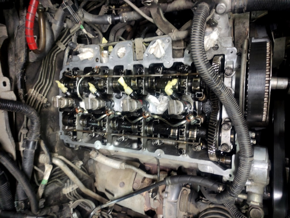 Замена прокладки клапанной крышки — Mitsubishi L200 (4G), 2,5 л, 2011 ...