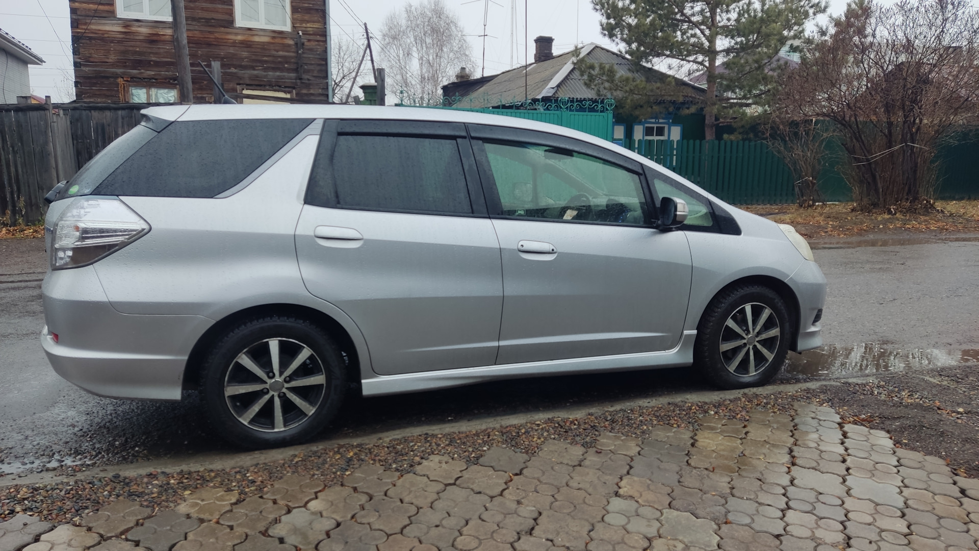 Honda Fit Shuttle (1G) 1.3 гибридный 2012 | на DRIVE2