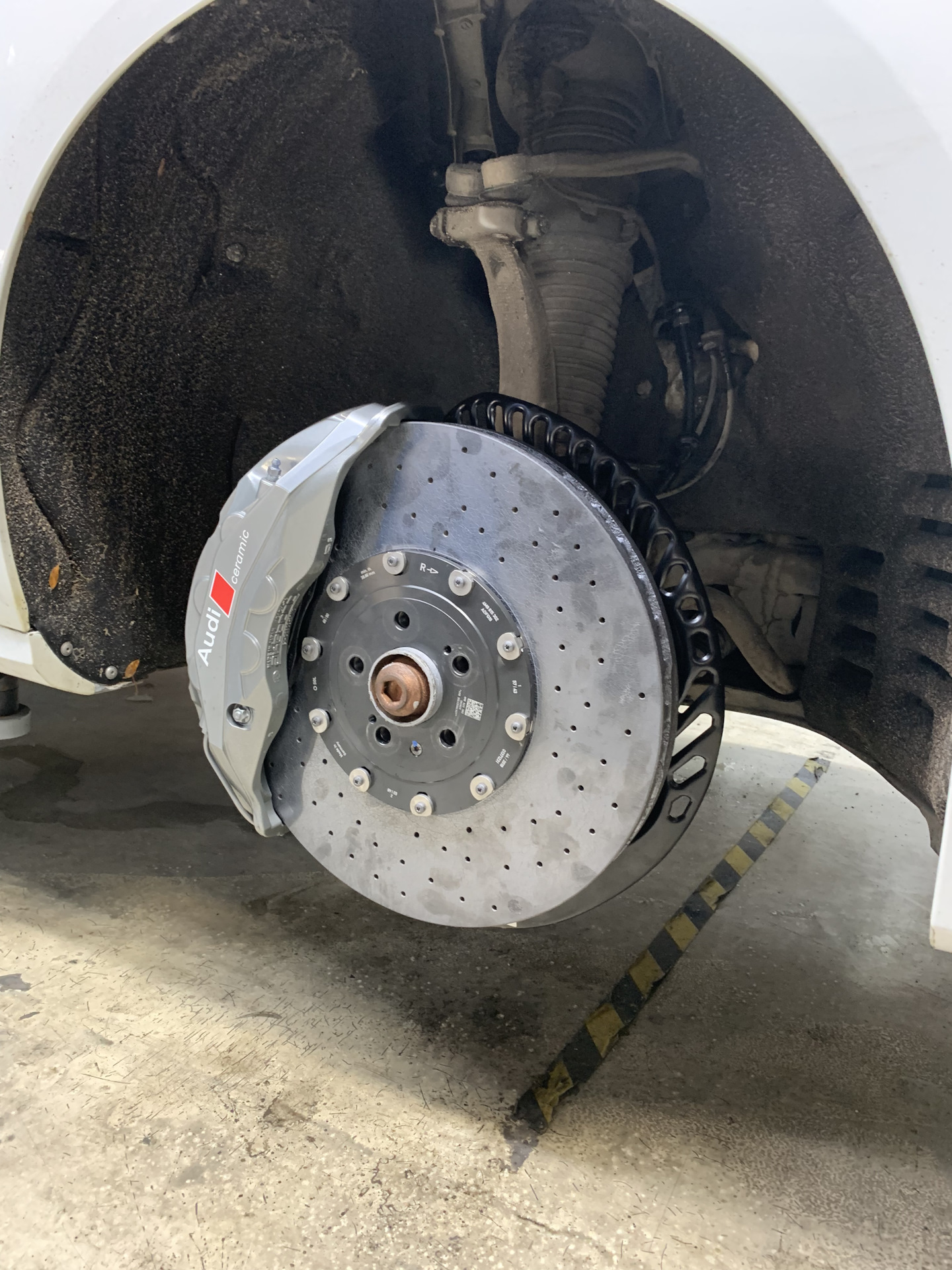 Апгрейд тормозной системы — передняя ось — Audi S8 (D4), 4 л, 2016 года ...