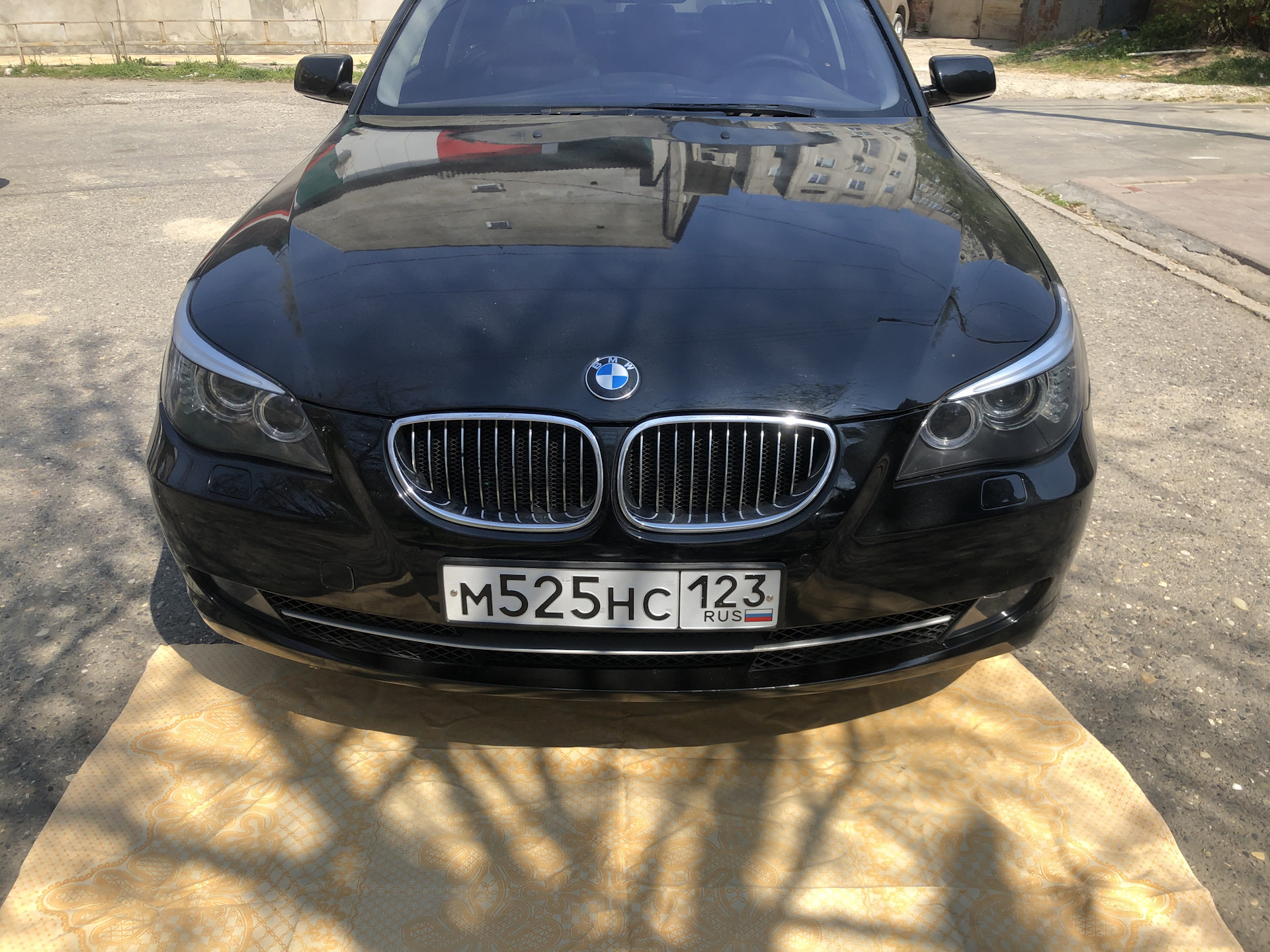 Чёрные ноздри, чёрные суппорта — BMW 5 series (E60), 2,5 л, 2008 года ...