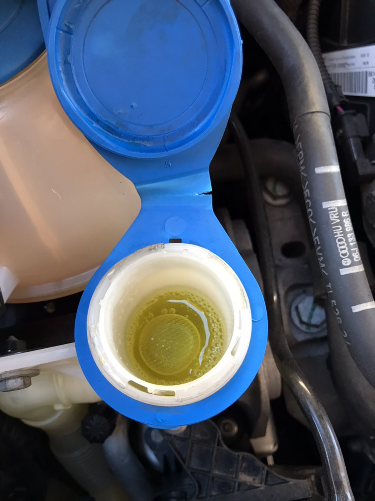 Новая крышка бачка омывателя — Skoda Octavia A5 Mk2, 1,8 л, 2012 года ...