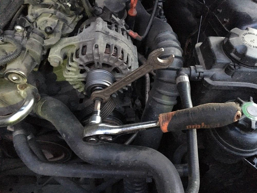 Установка обгонной муфты на генератор — BMW X1 (E84), 2 л, 2010 года ...