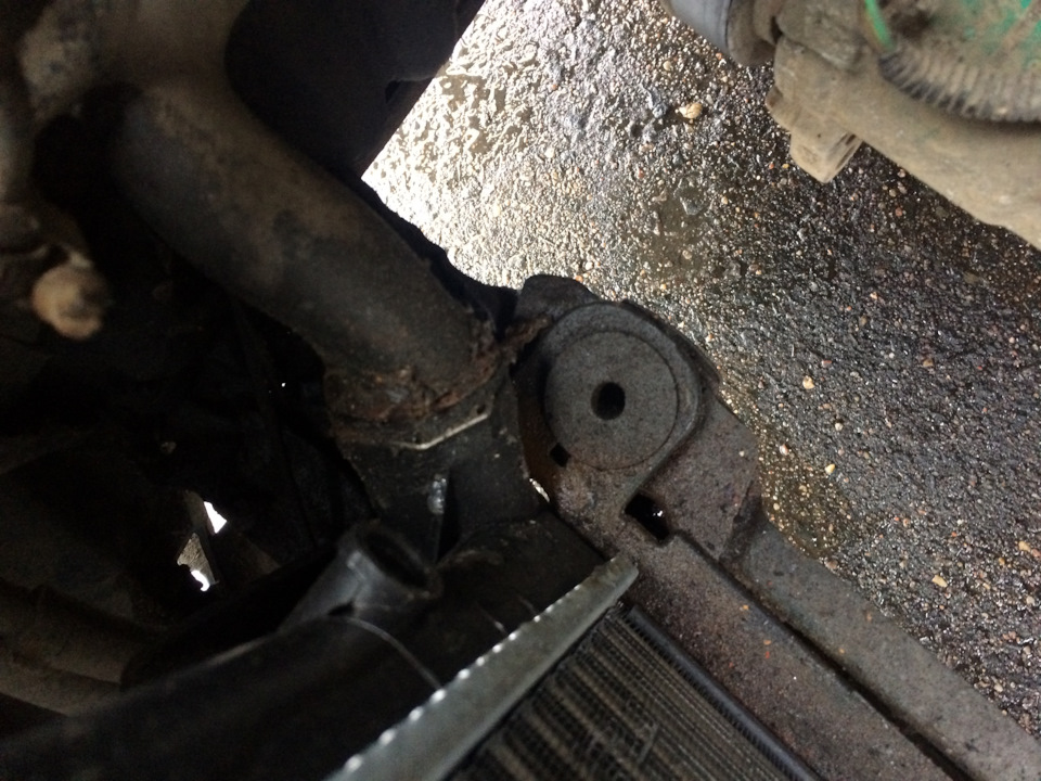Потек нижний патрубок радиатора — Peugeot 406 Coupe, 2 л, 1999 года ...