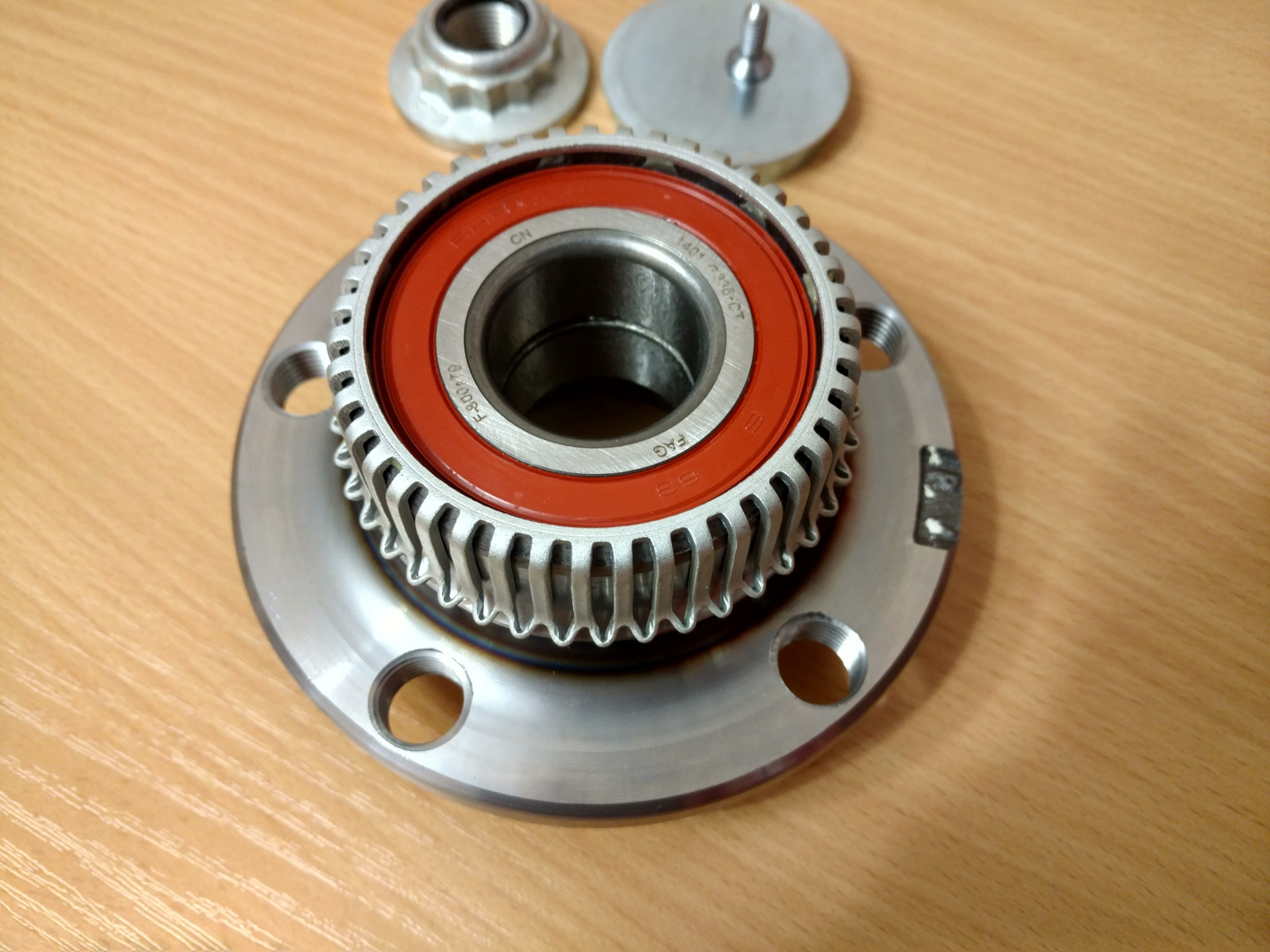 Замена задних ступиц и колодок — Volkswagen Golf Mk4, 1,6 л, 2000 года ...